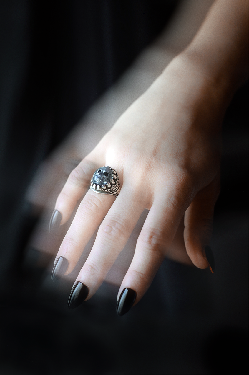 BloodSkull Baby Dragon Tooth Ring | Alex Streeter